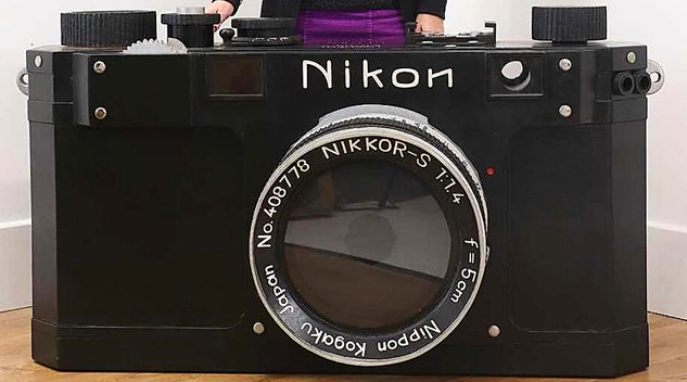 Sworders Smiles For The Camera - Antiques And The Arts Weekly