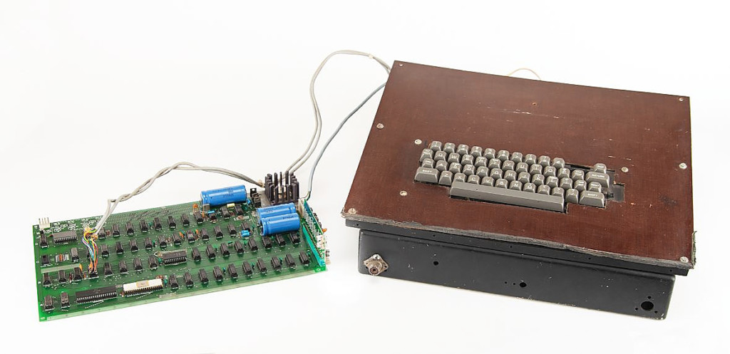 Woz-Owned Apple-1 Brings Nearly $225K For RR Auction - Antiques And The ...