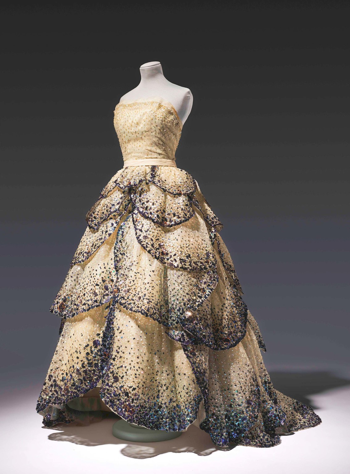 Glamour In The Golden State - Antiques And The Arts Weekly